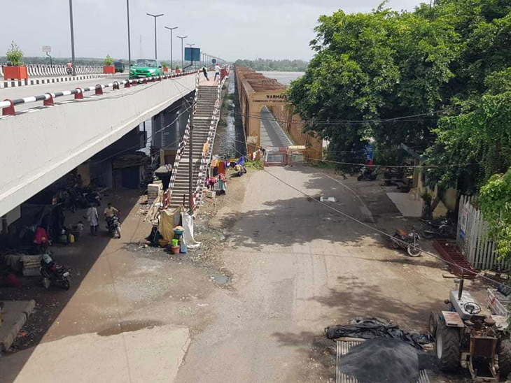 Bharuch's Golden Bridge remained closed for public movement the next ...