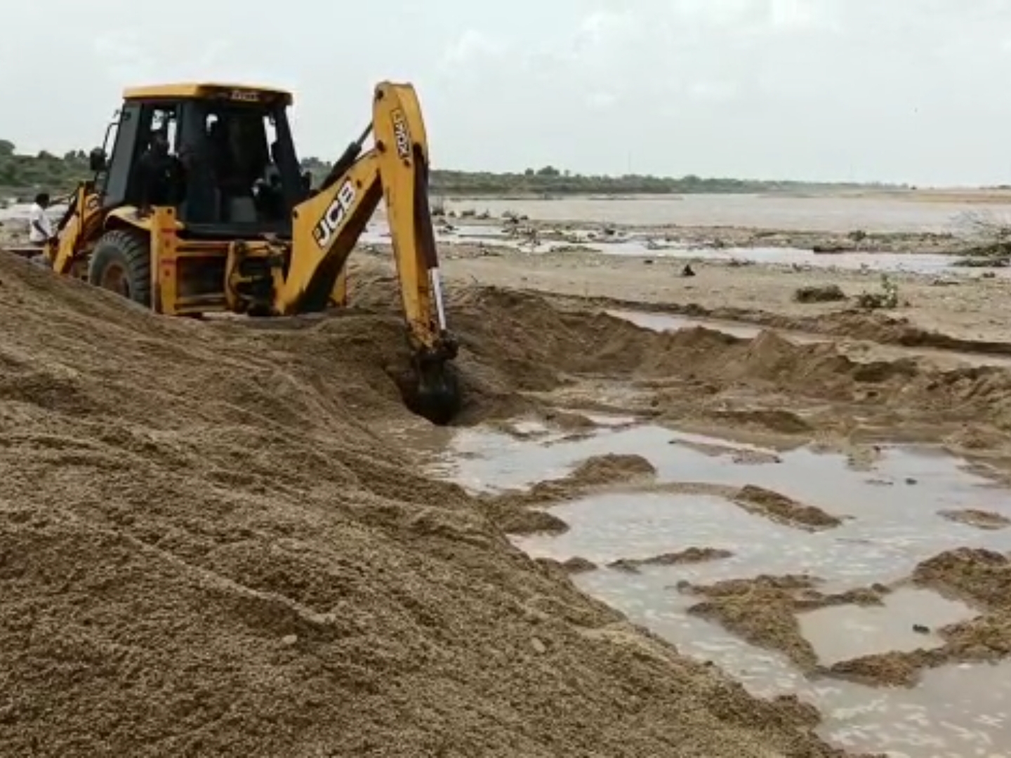 Bodies drowned in river in Disa could not be found even after 24 hours ...