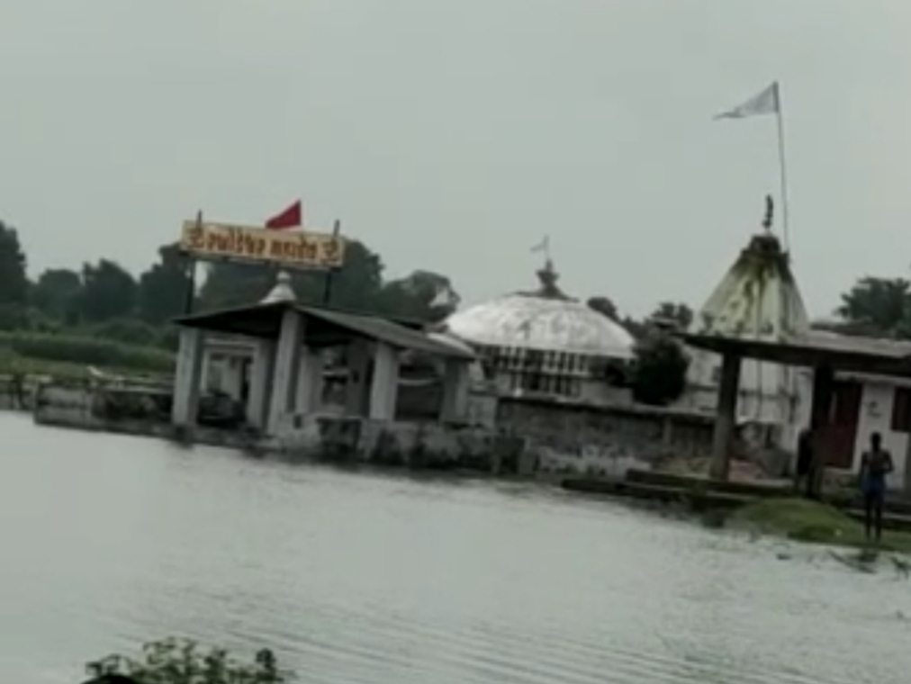 Heavy water flows into the Vatrak river causing the temple to stagnate ...