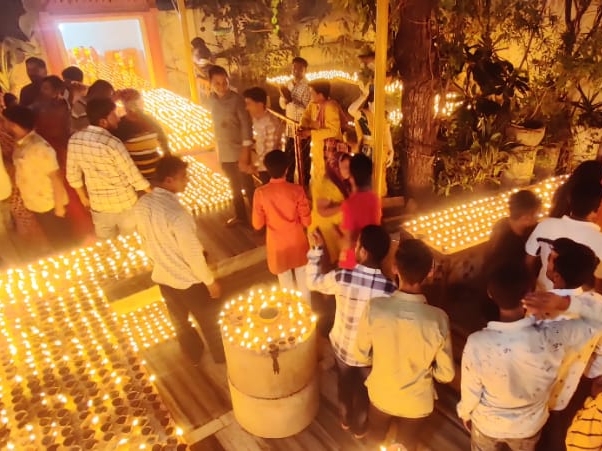 11,111 Diwani Maha Aarti held at Amriteshwar Mahadev Temple in ...