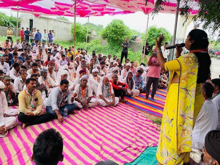 100 people from Bhabhar's Vajpur village joined Congress, Vavna ...