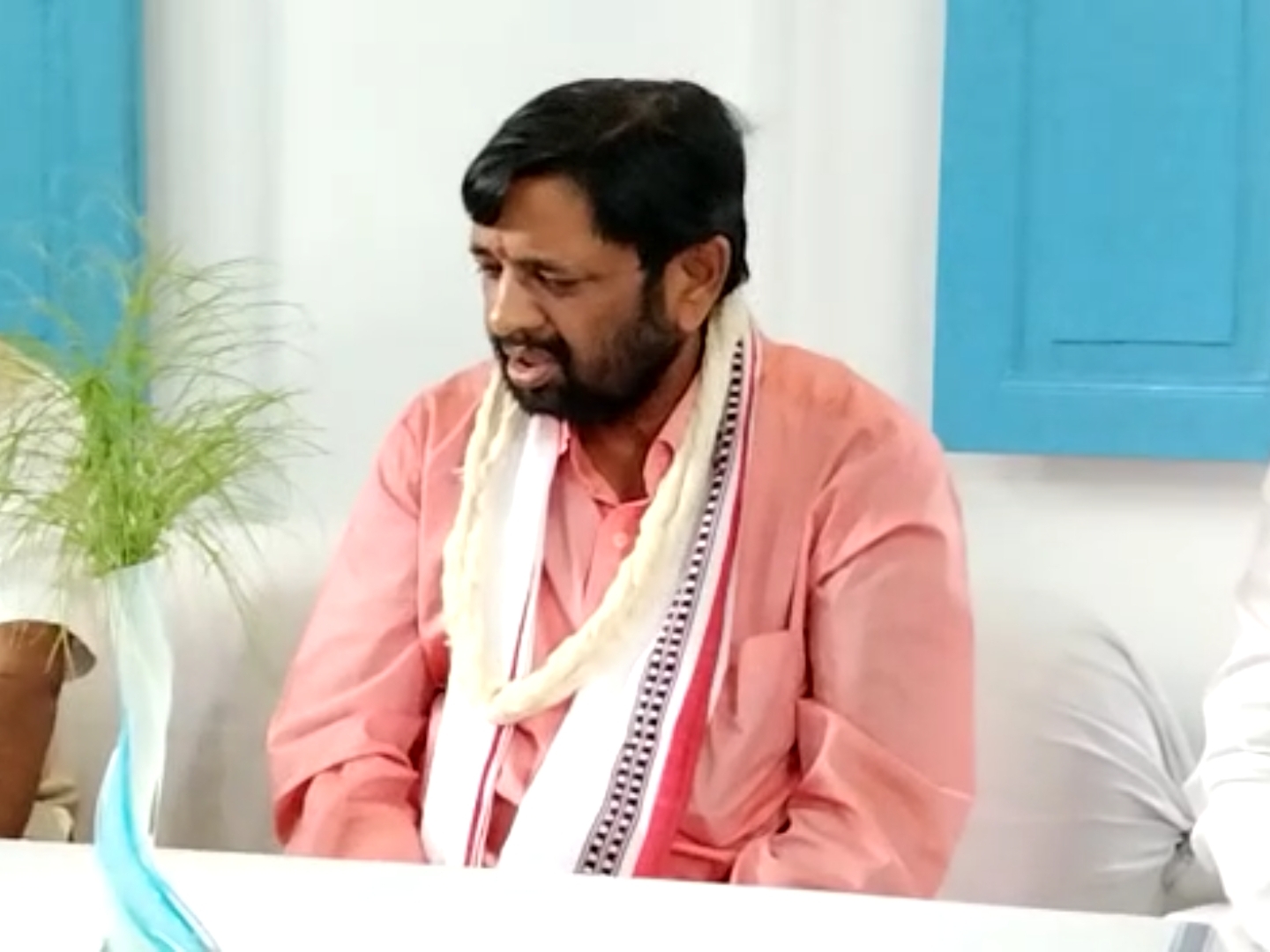 UP Union Minister Kaushal Kumarji visits Bardoli, supports liquor ban ...