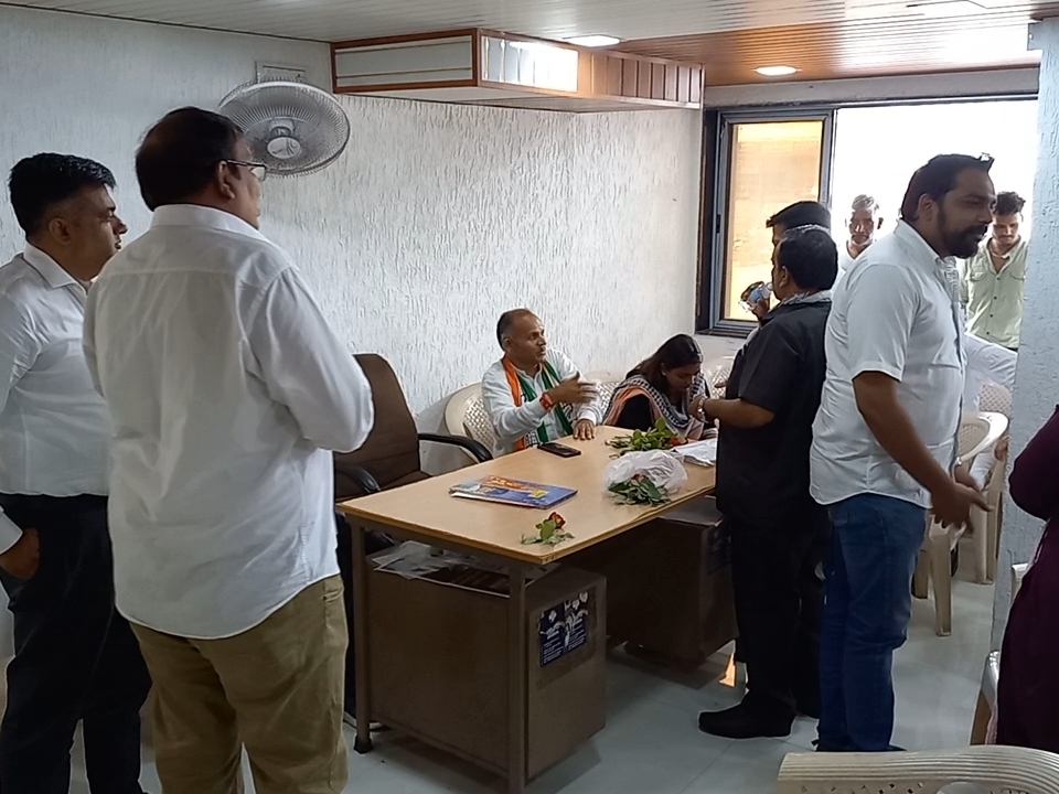 Valsad district Congress in-charge took action to take sense about the ...