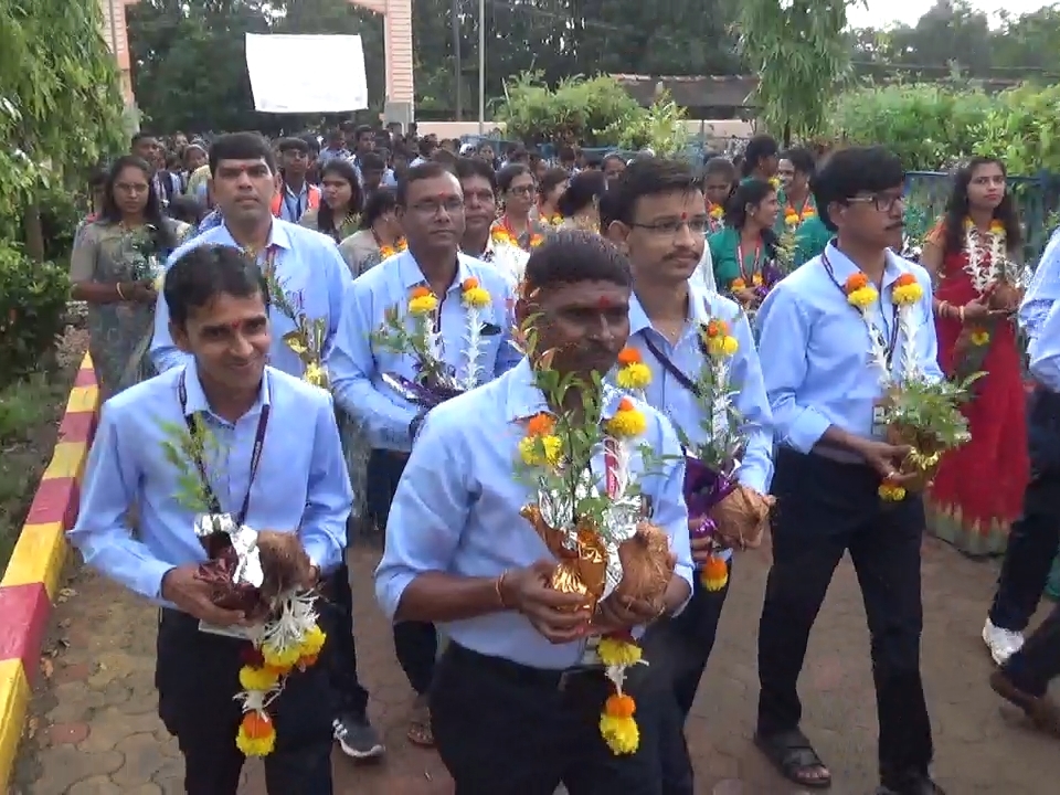 Teacher's day celebration in Segvi village of Valsad, school teachers ...