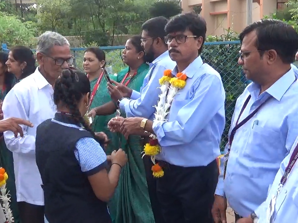 Teacher's day celebration in Segvi village of Valsad, school teachers ...