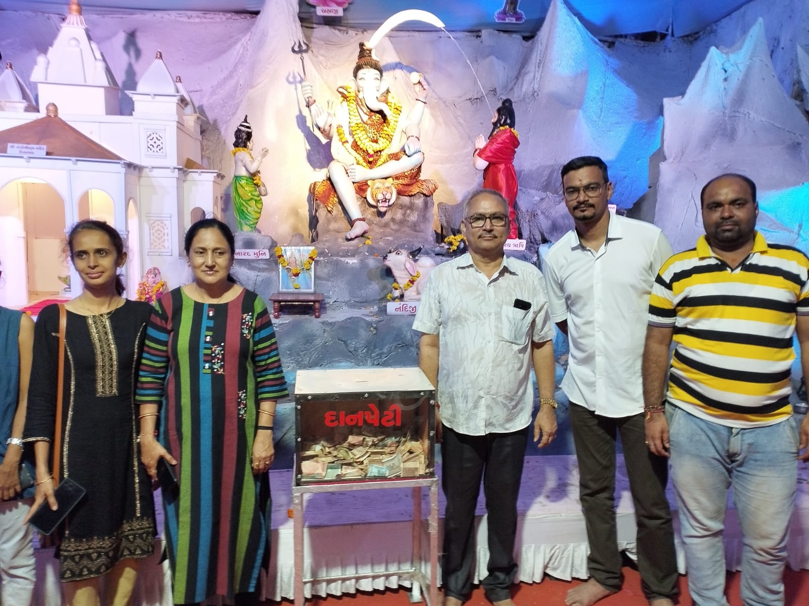 Devotees throng day and night amidst the charm of Sriji prepared on ...