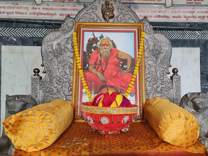 Shankaracharya Swami Shankaracharya Saraswati of Dwarka Sarada Peeth ...