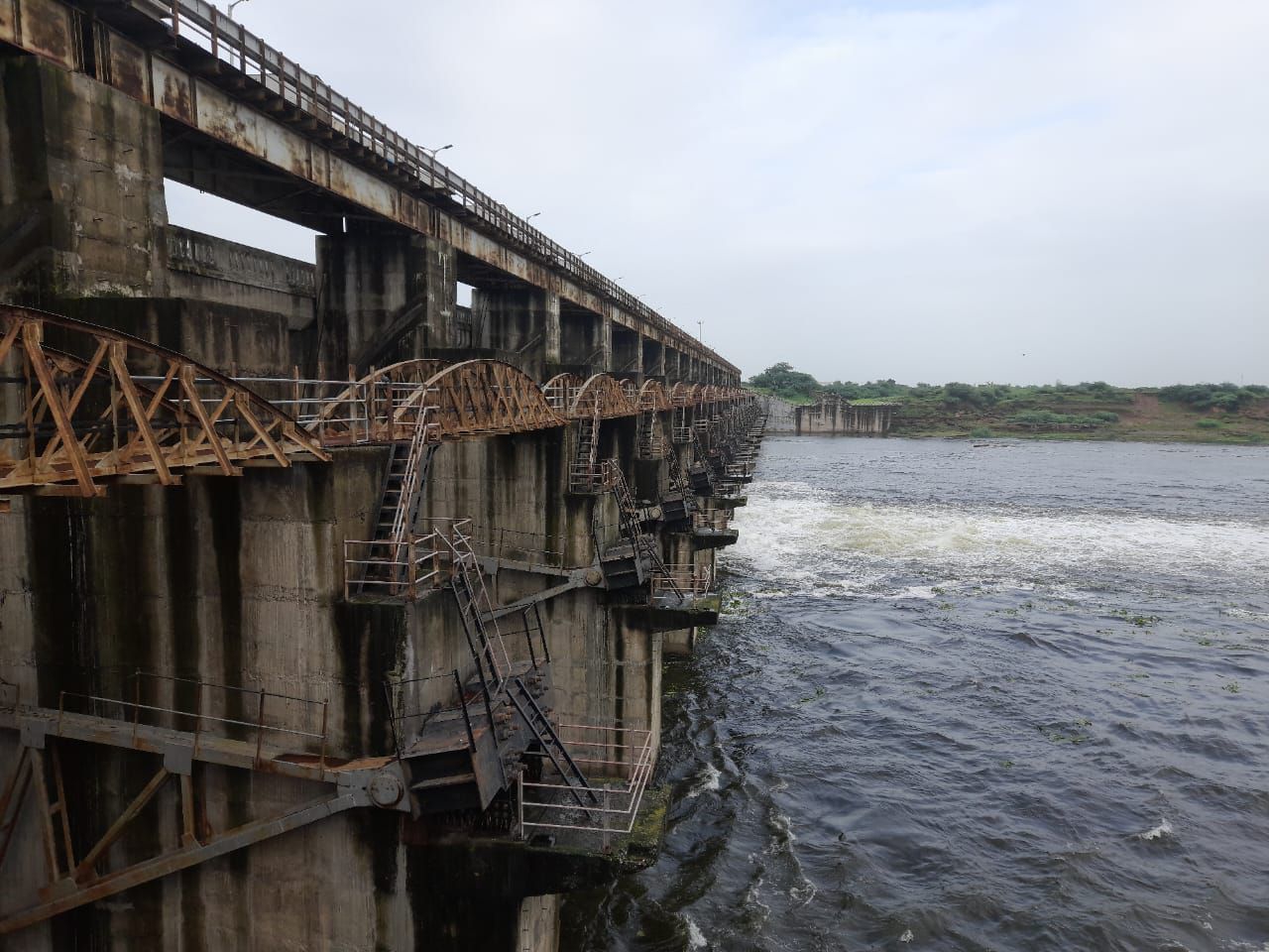 Machhu-2 dam 70% full; 32 villages alerted; Bangavadi dam overflow ...