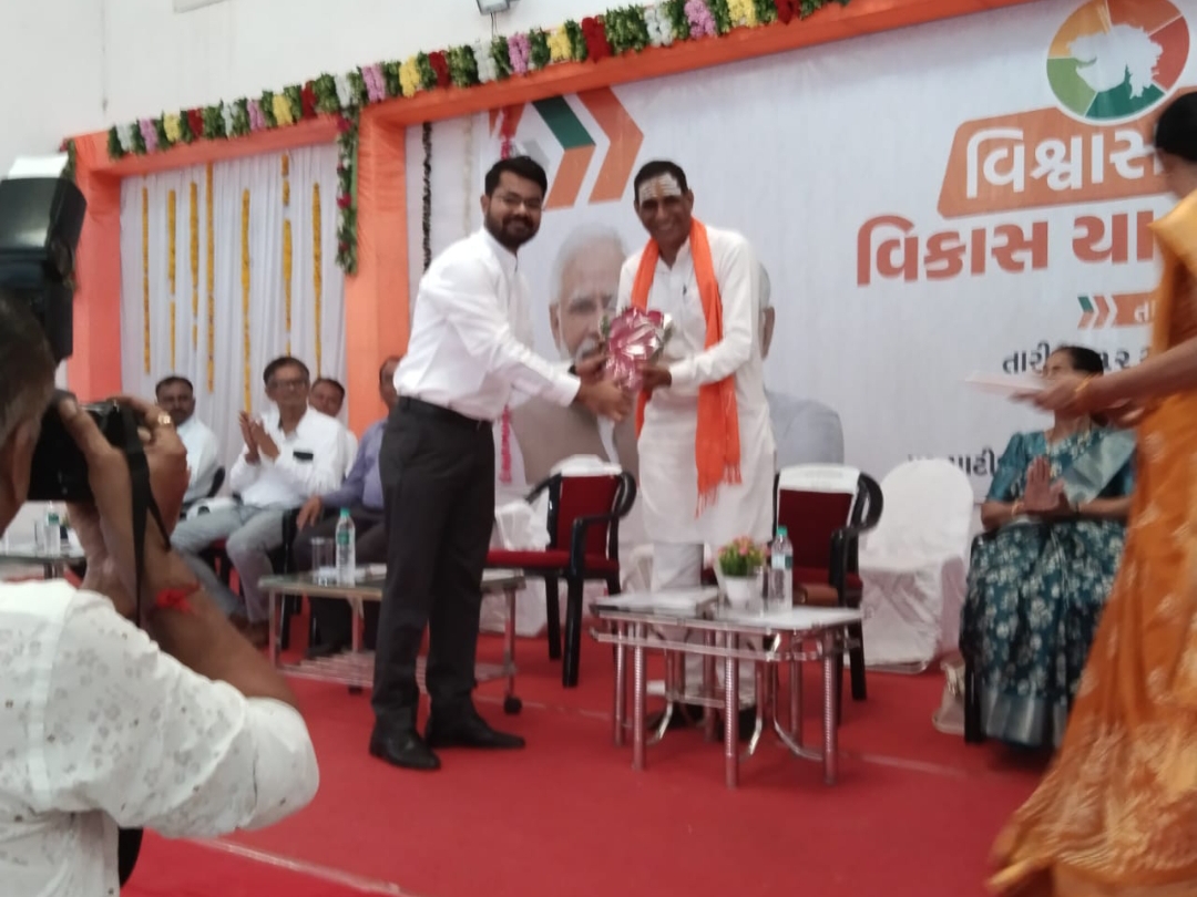 A program was held at Lunawada as part of Vishwasthi Vikas Yatra; Various works were inaugurated ...