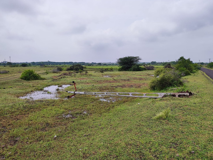 Power pole collapse in Kotdasangani, blackout in four villages | સમસ્યા ...