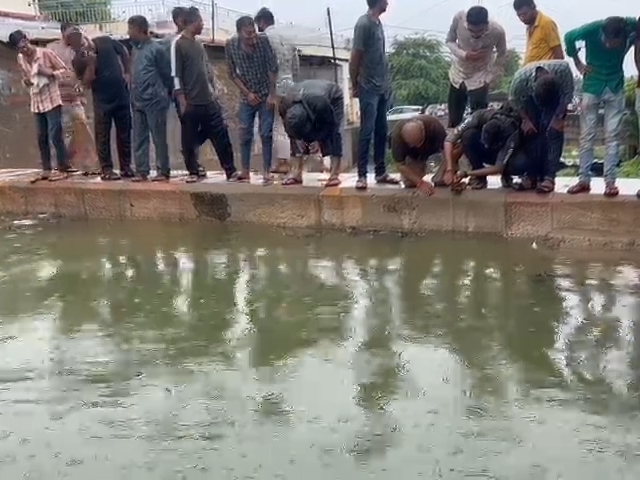 Heart of Bhuj, Hamisar Lake overflows, sparks joy across Kutch | આનંદની ...