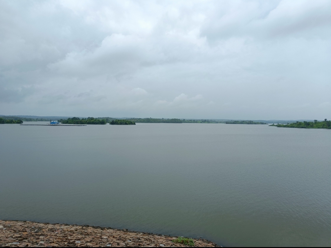 Bhadar Dam in Khanpur of Mahisagar overflowed again, 1 gate of the dam ...