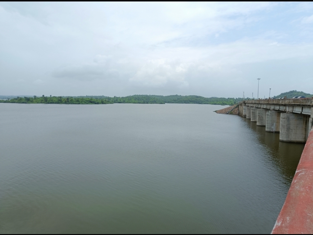 Bhadar Dam in Khanpur of Mahisagar overflowed again, 1 gate of the dam ...