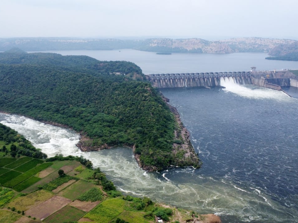 Kadana Dam, supplying water to 9 districts of the state, overflowed ...