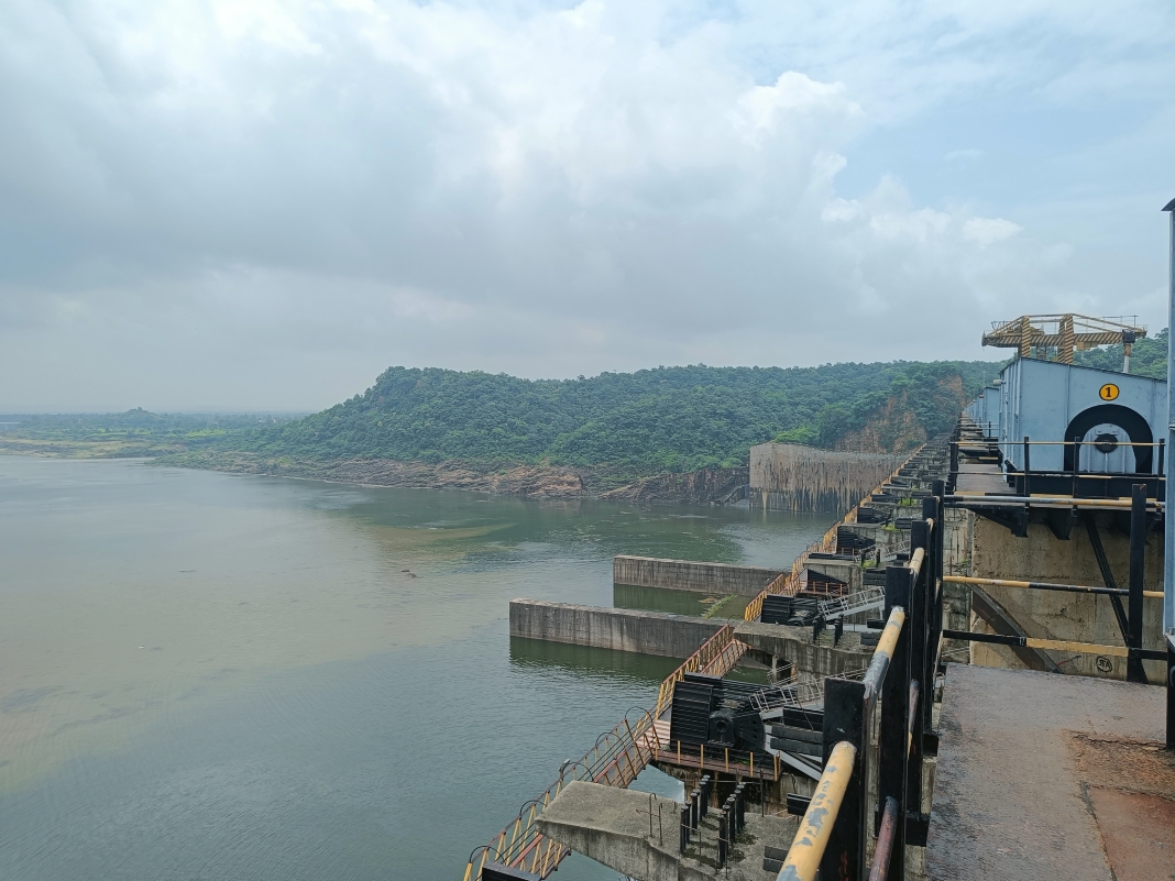 Kadana Dam, supplying water to 9 districts of the state, overflowed ...