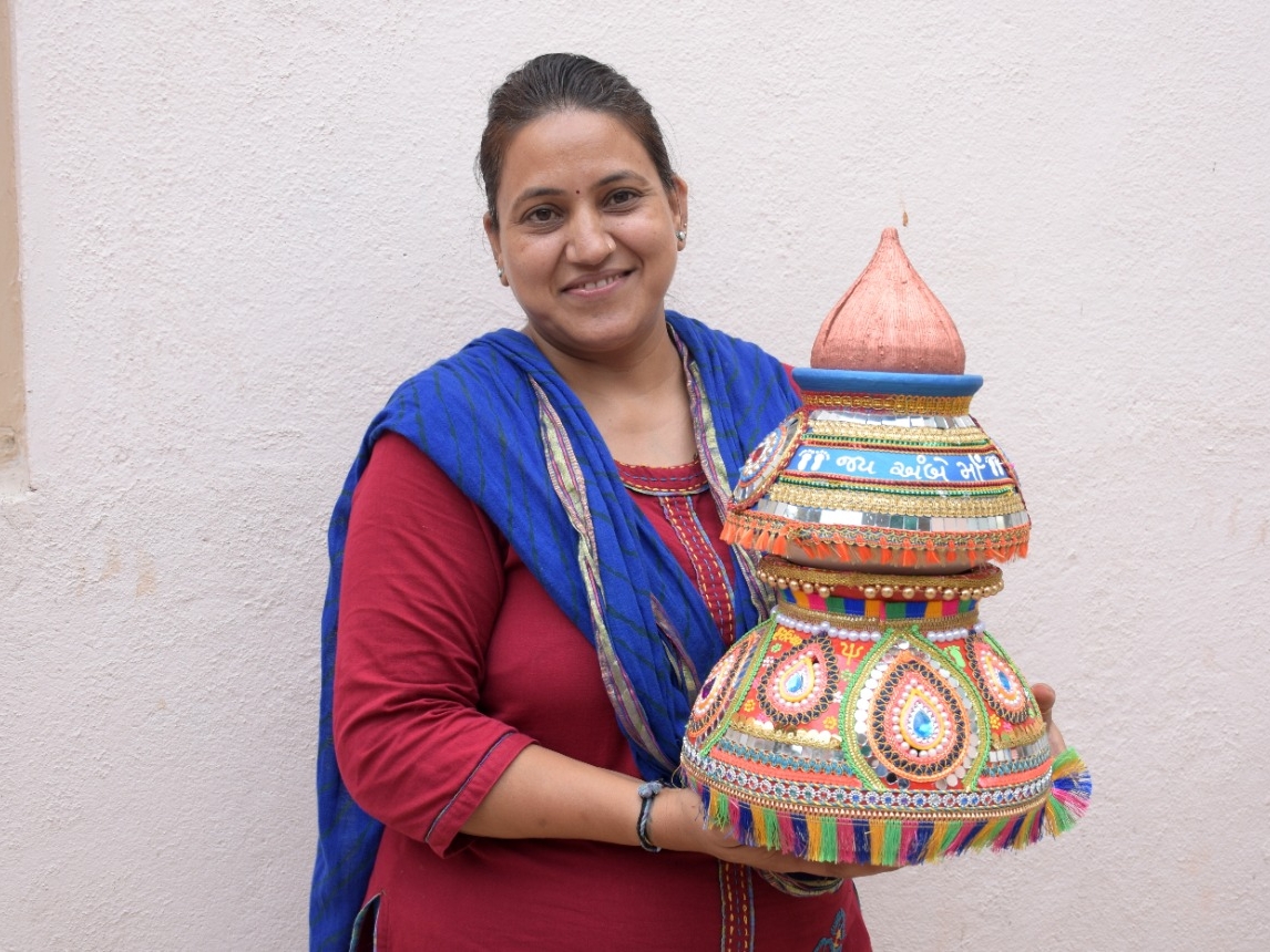 Jamnagar women used to sell 5 to 7 garbas fifteen years ago, now they ...