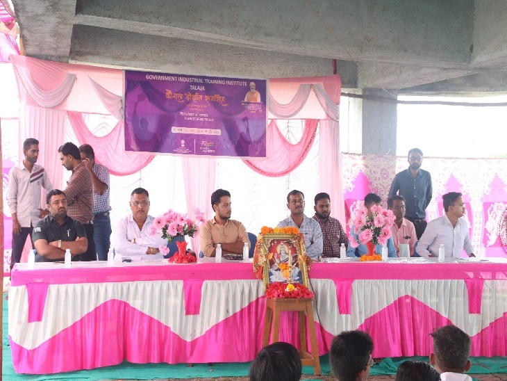 A 'Skill Convocation' was held at Government ITI, Talaja ...
