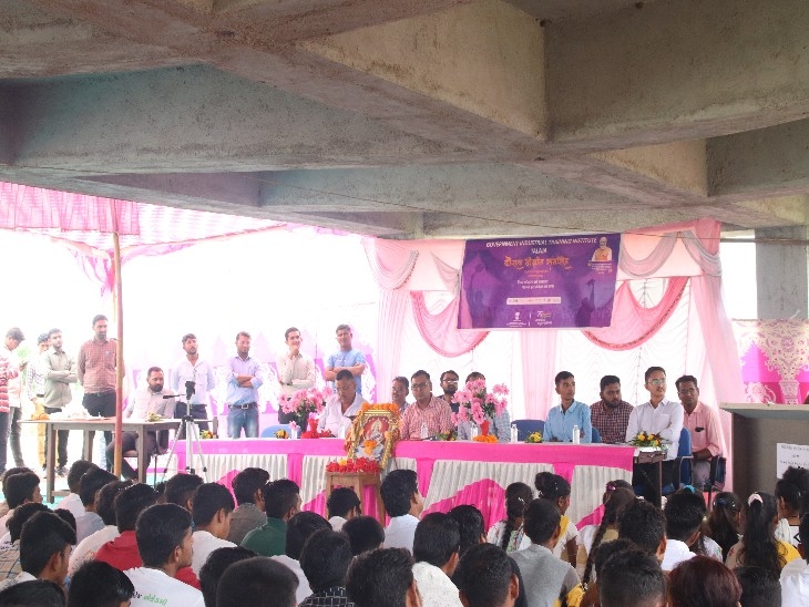 A 'Skill Convocation' was held at Government ITI, Talaja ...