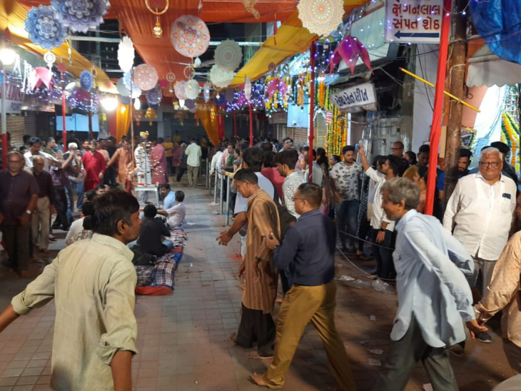At Mandvi in Vadodara, only men play garba at Ma Ambana Chowk, men sing ...