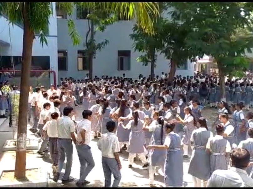 A garba was organized at CN Vidyalaya Kapadvanj; As many as 1500 ...