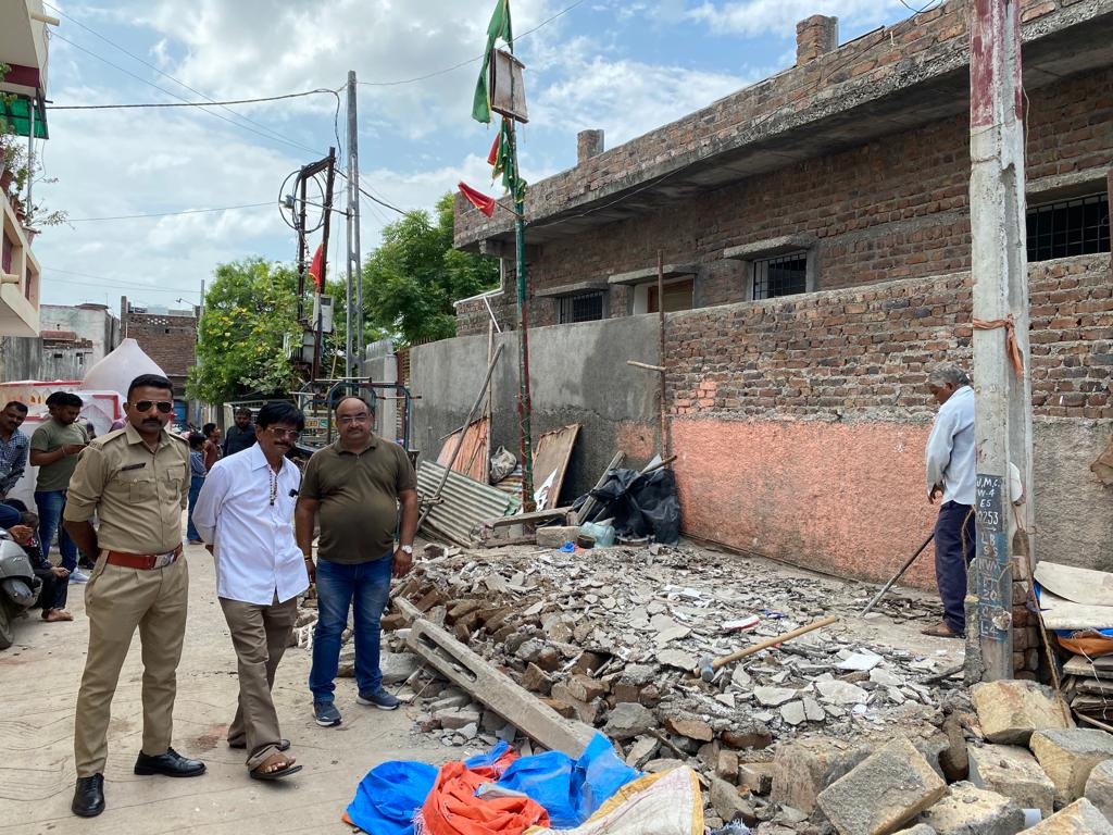 Manpa removed the illegal construction of imamkhana in Nawagam Ghed ...