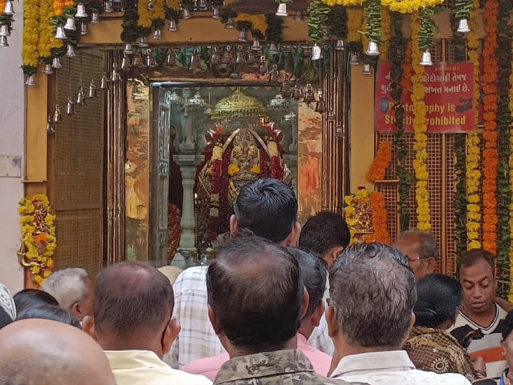 At Mandvi in Vadodara, only men play garba at Ma Ambana Chowk, men sing ...