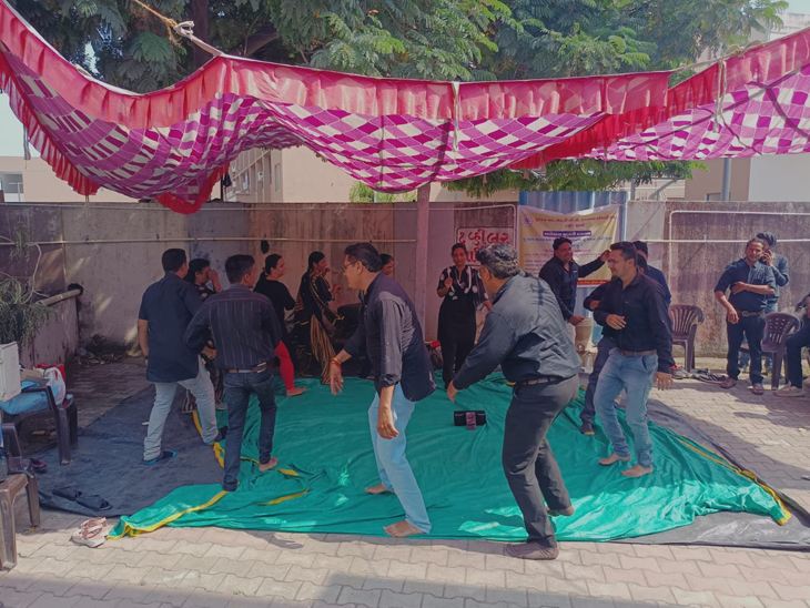 દાહોદ ક્ષય વિભાગના કર્મીઓએ ગરબા કરીને વિરોધ પ્રદર્શન કર્યું | The ...