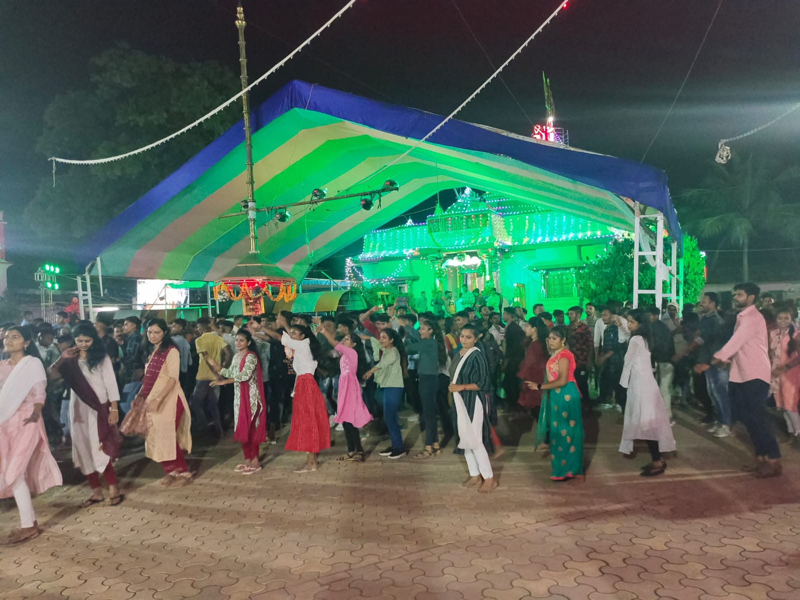 In Rajpipla, Gujarati folk singer Pravin Luni made youth money, Garba ...