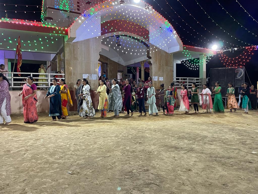 On the fourth day of Navratri in Dediapada, the city dwellers wandered ...
