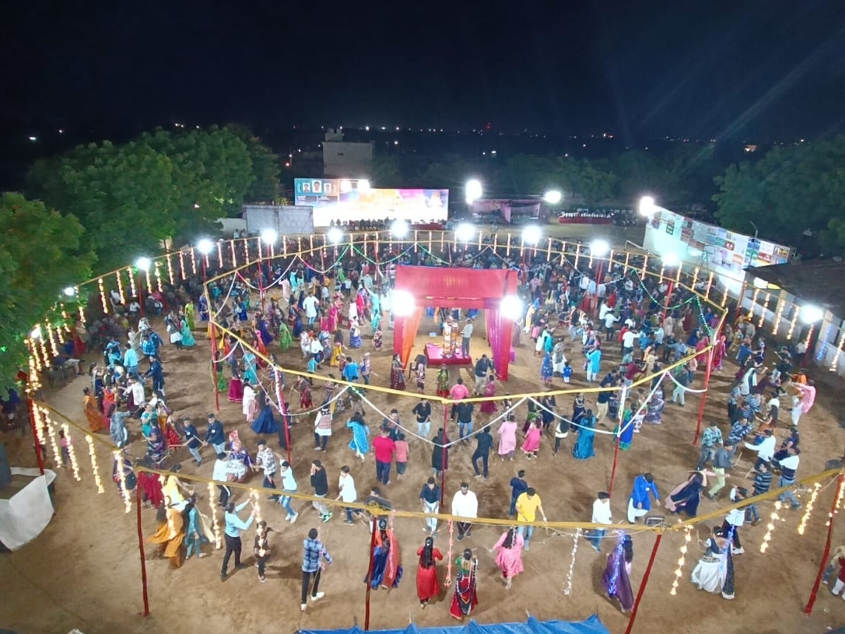 Shri Anjar Prajapati Samaj organizes Navratri grandly, Caste people ...