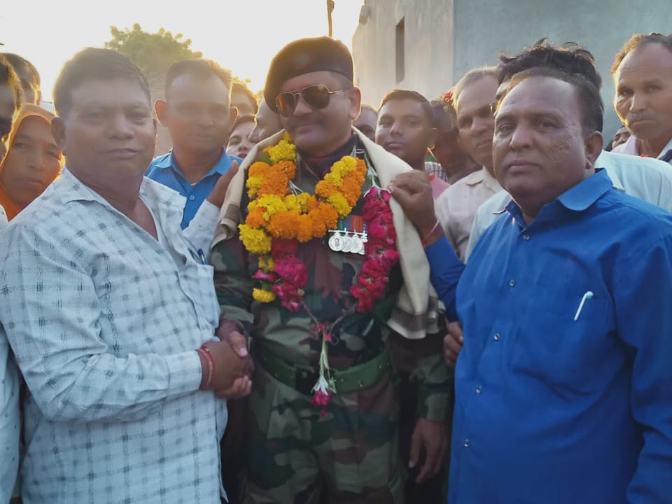Retired army jawan of Visavadi village of Patdi was given a grand ...