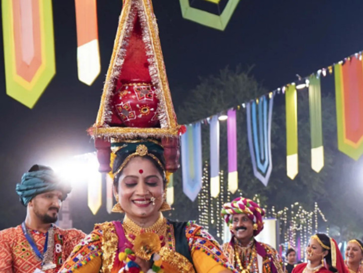 Navratri celebration Maharani Radhika Raje in Vadodara | ખેલૈયાઓ સાથે ...