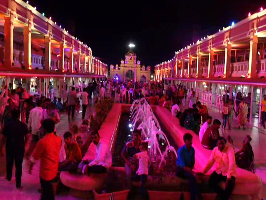 Maa Amba's Chachar Chowk on Durga Ashtami is filled with devotees ...