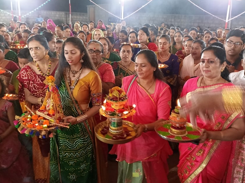 Navratri organized by Siddheshwar Mitra Mandal at Madhapar Nawawas ...