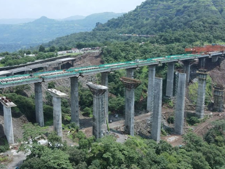 The country's highest cable stayed bridge on the Mumbai-Pune Expressway ...