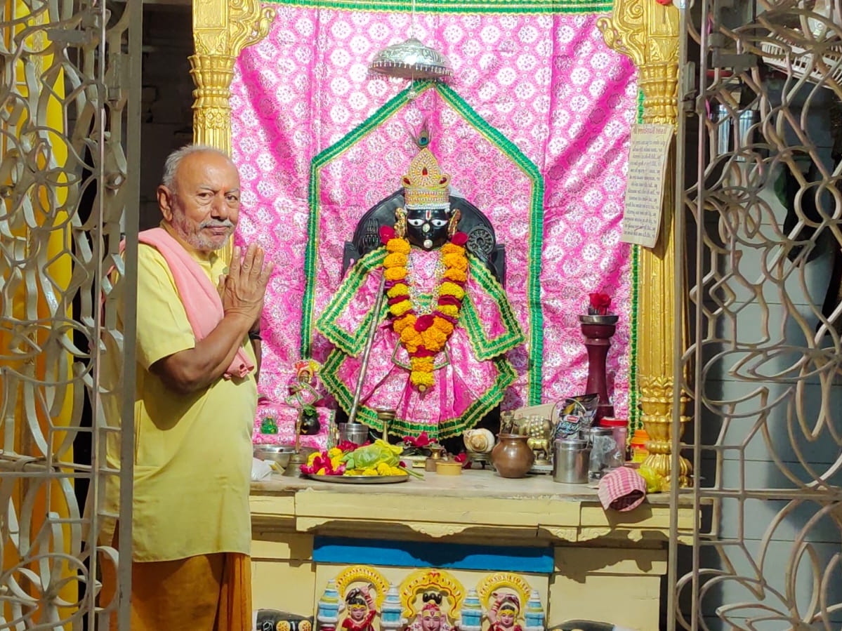 In Bharuch's Ranchhodji temple, the age-old tradition of lamp lighting ...