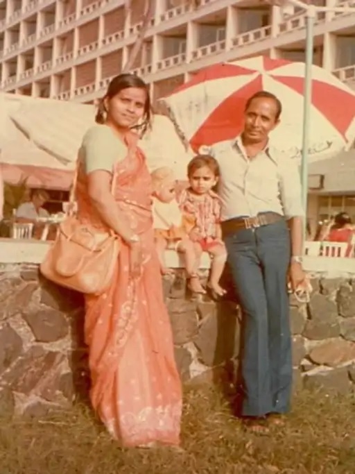 The aunt had sold the middle-aged; Then Kinnar became Mahamandaleshwar ...