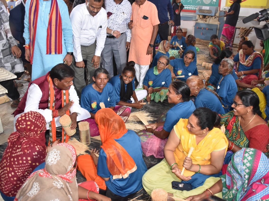 Union Tribal Affairs Minister Arjun Munda visited Tilakwada; Monitored ...