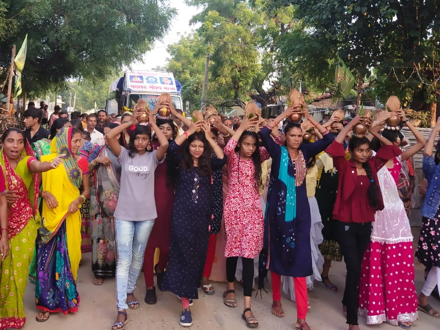 The Vankar Gauravyatra was welcomed grandly with kapadvanja kavath ...