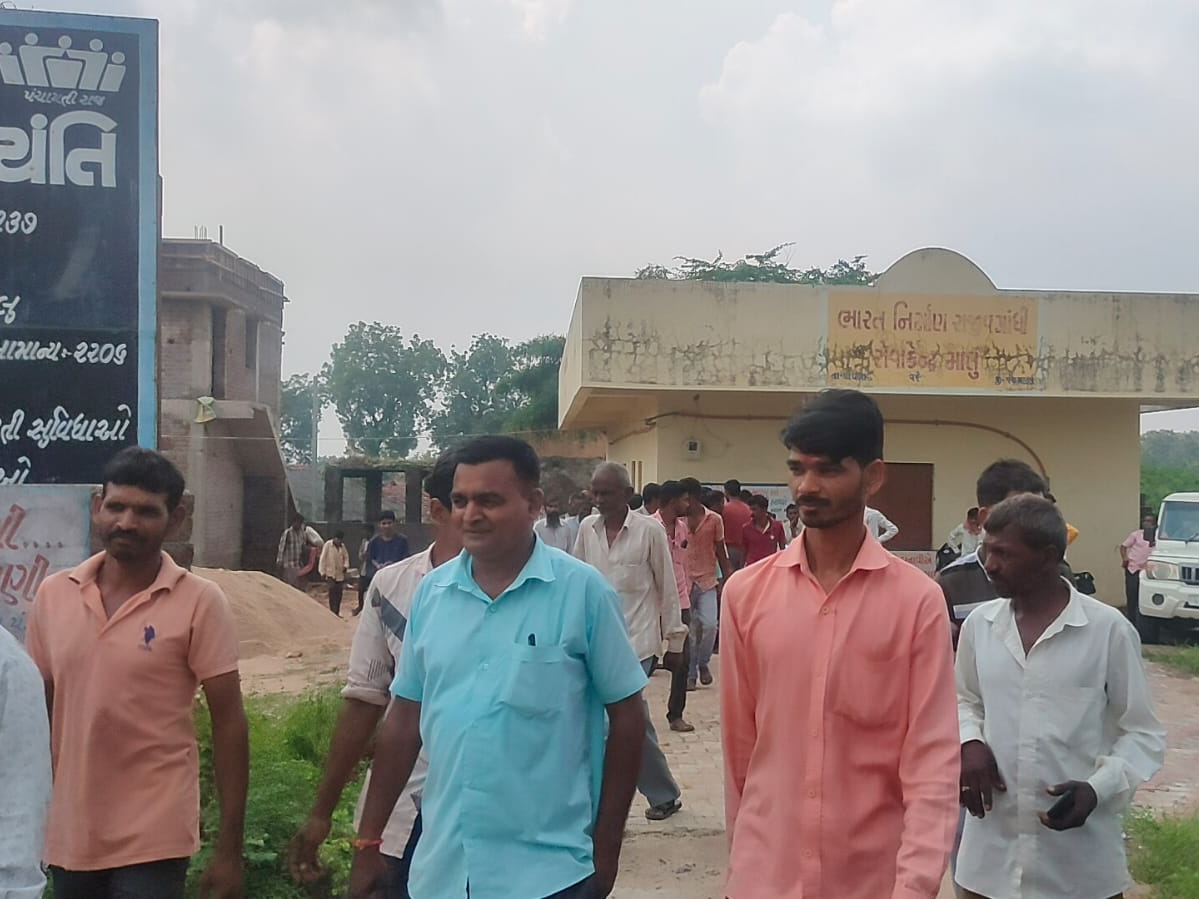 A no-confidence motion against Meenaben Patelia, the woman sarpanch of ...