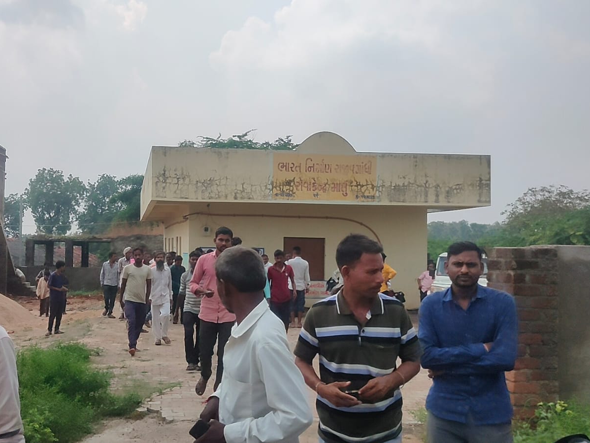 A no-confidence motion against Meenaben Patelia, the woman sarpanch of ...