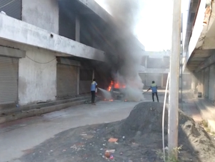 CNG car caught fire during repairs in Virpur; Anger among locals due to ...