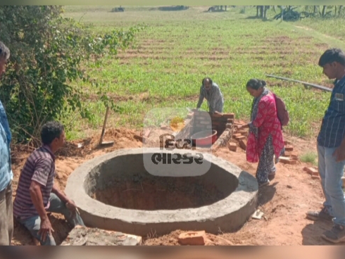 23 biogas plants were installed simultaneously in Machhawa village of ...