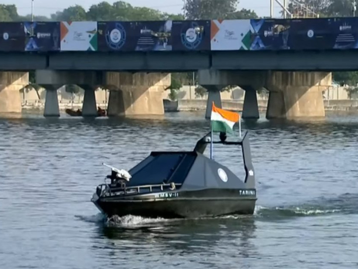 The air show on the riverfront of Ahmedabad, the heart of the Air Force ...
