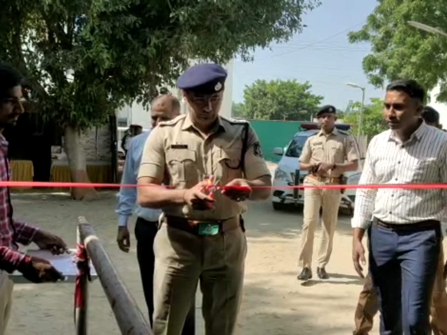 District Police Chief Inaugurates 'Fatafat' Crackers Store in Patan on ...