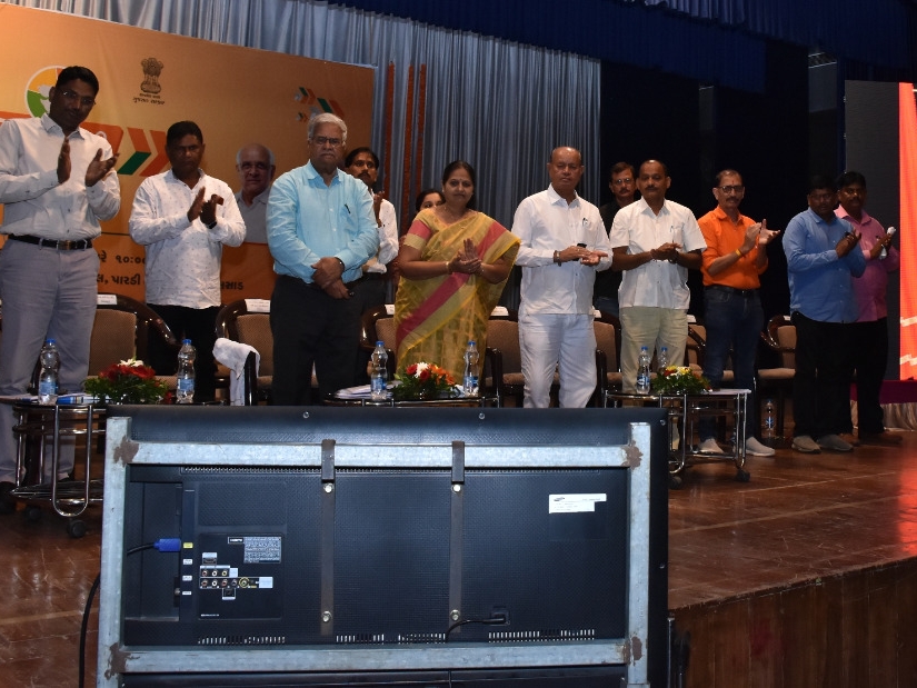 At Pardi, Finance Minister Kanu Desai handed over Rs. Development works ...