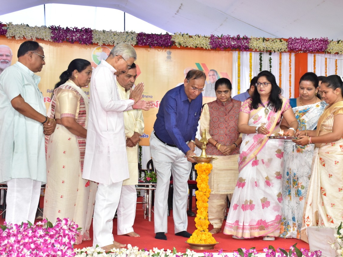 468 development works worth Rs.31.55 crore were signed and inaugurated ...