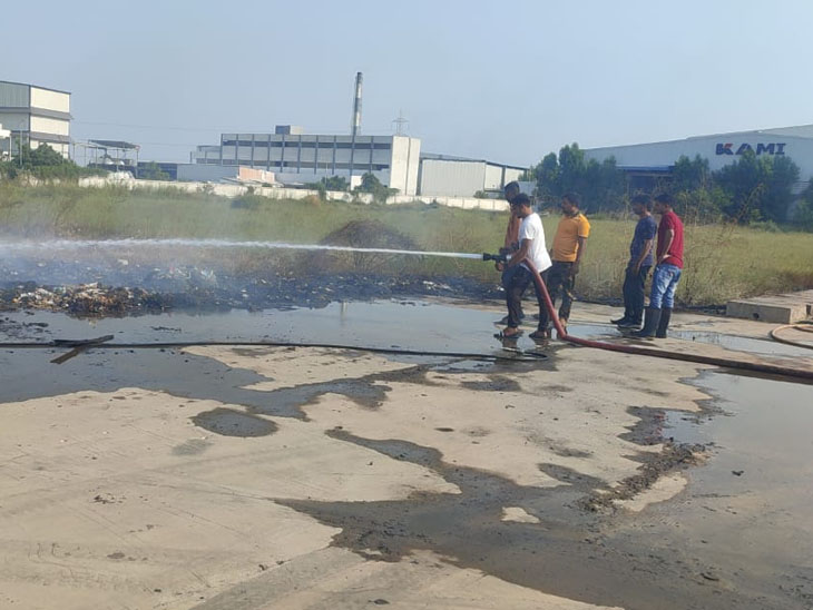 Grass fire in factory compound near Morbi | દુર્ઘટના: મોરબી નજીક ...