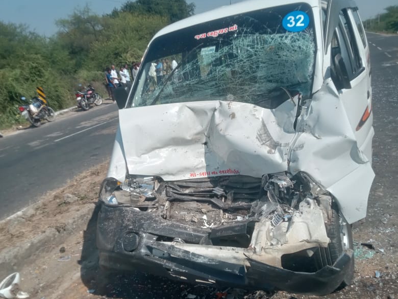 At Daran village of Kadi, Ascent car overturned and collided with Eco ...