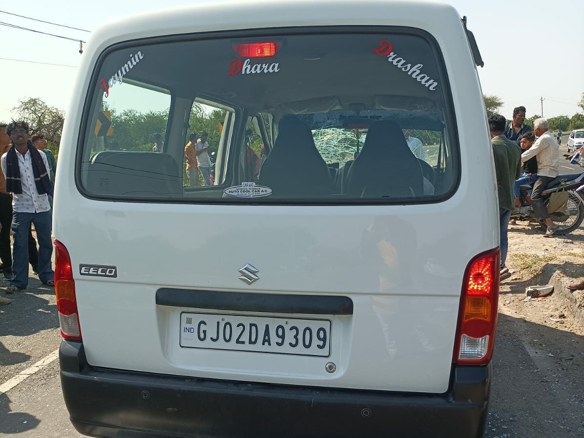 At Daran village of Kadi, Ascent car overturned and collided with Eco ...